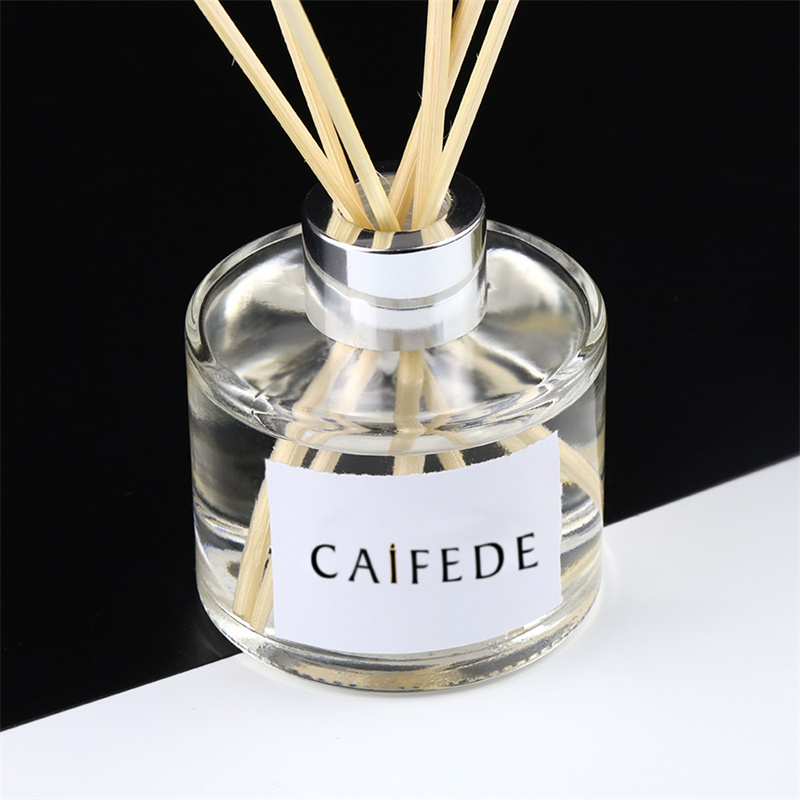 Private label reed diffuser home fragrance manufacture in France - Candle